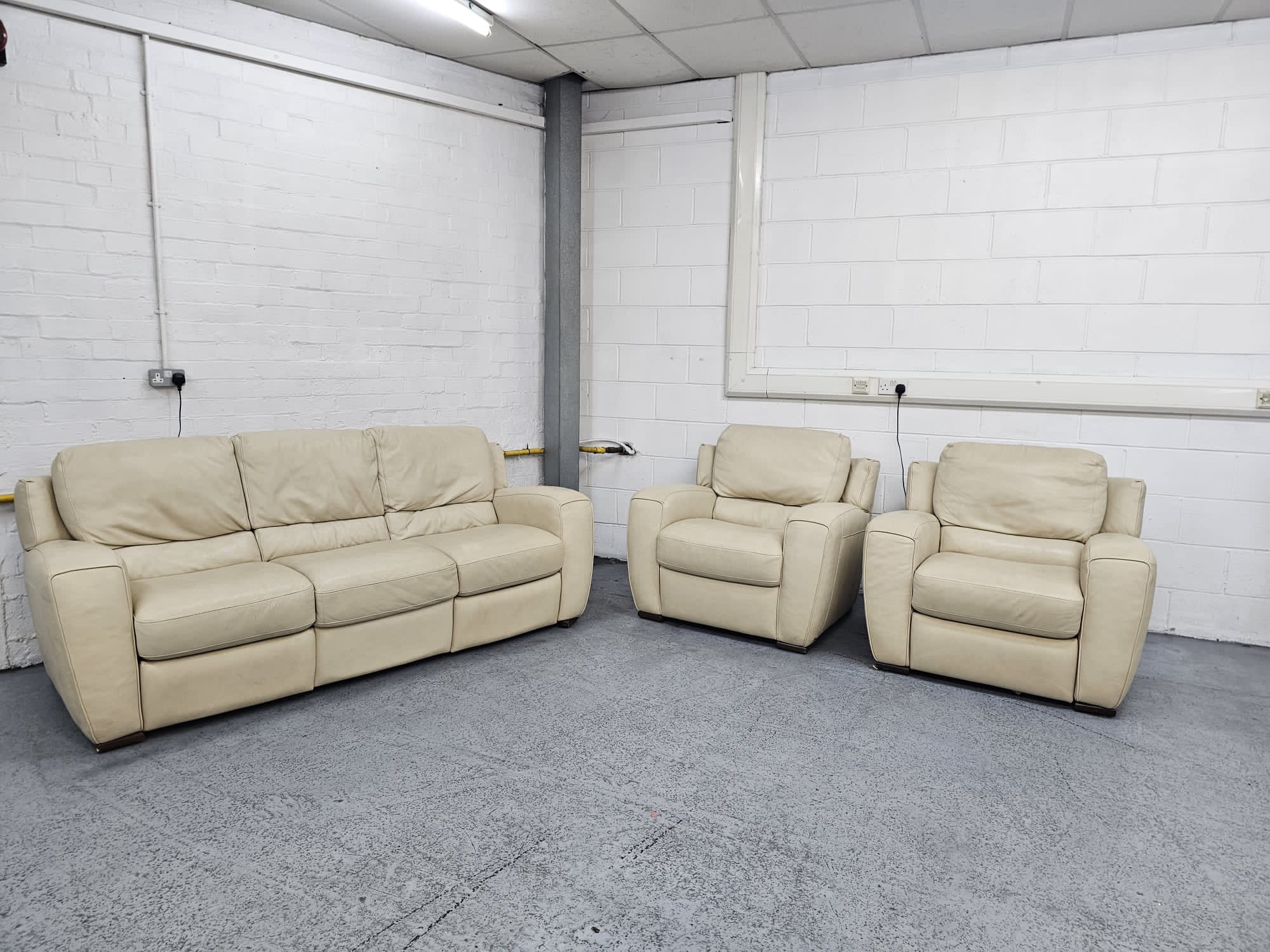 Cream Italian Leather 3 Piece Suite Sofa and Chairs