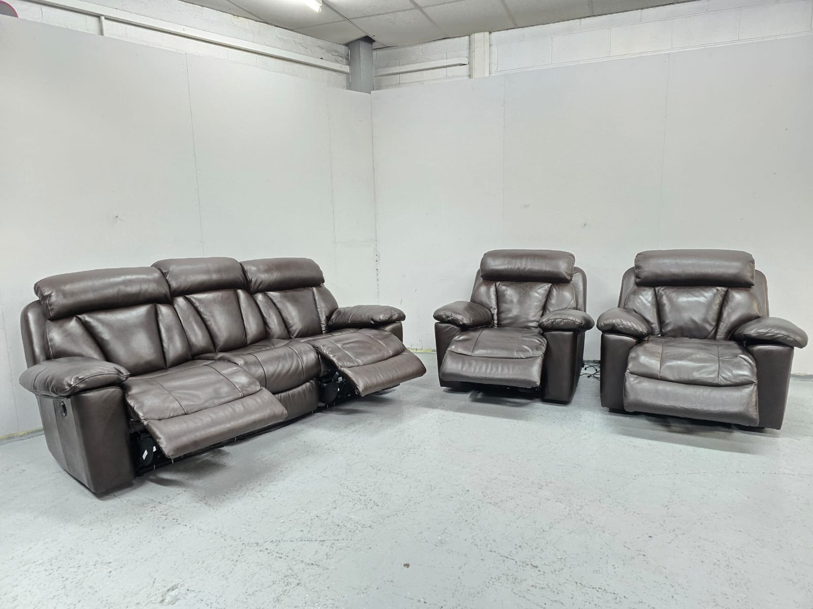 Dfs Supreme Brown Leather 3 Piece Suite Electric Recliner Sofa and Chairs